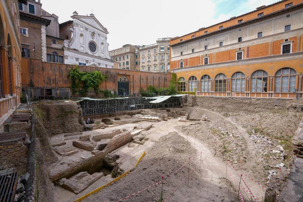Découverte à Rome des ruines du théâtre perdu de l’empereur Néron ...